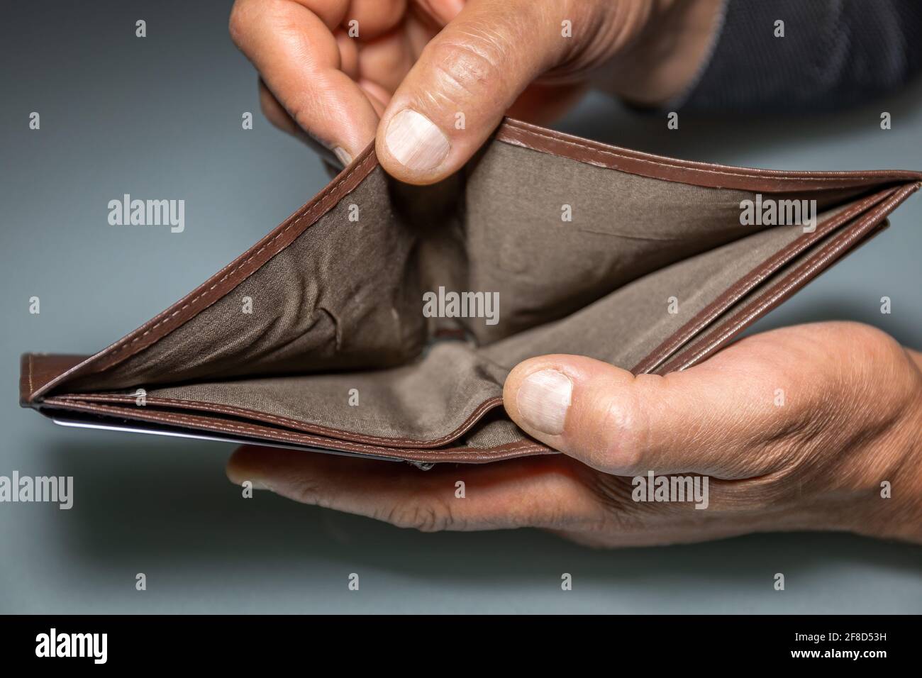 Empty wallet, no banknotes inside. Hands open an empty wallet Stock ...