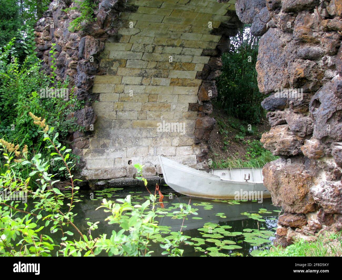 Old boat in garden hi-res stock photography and images - Alamy