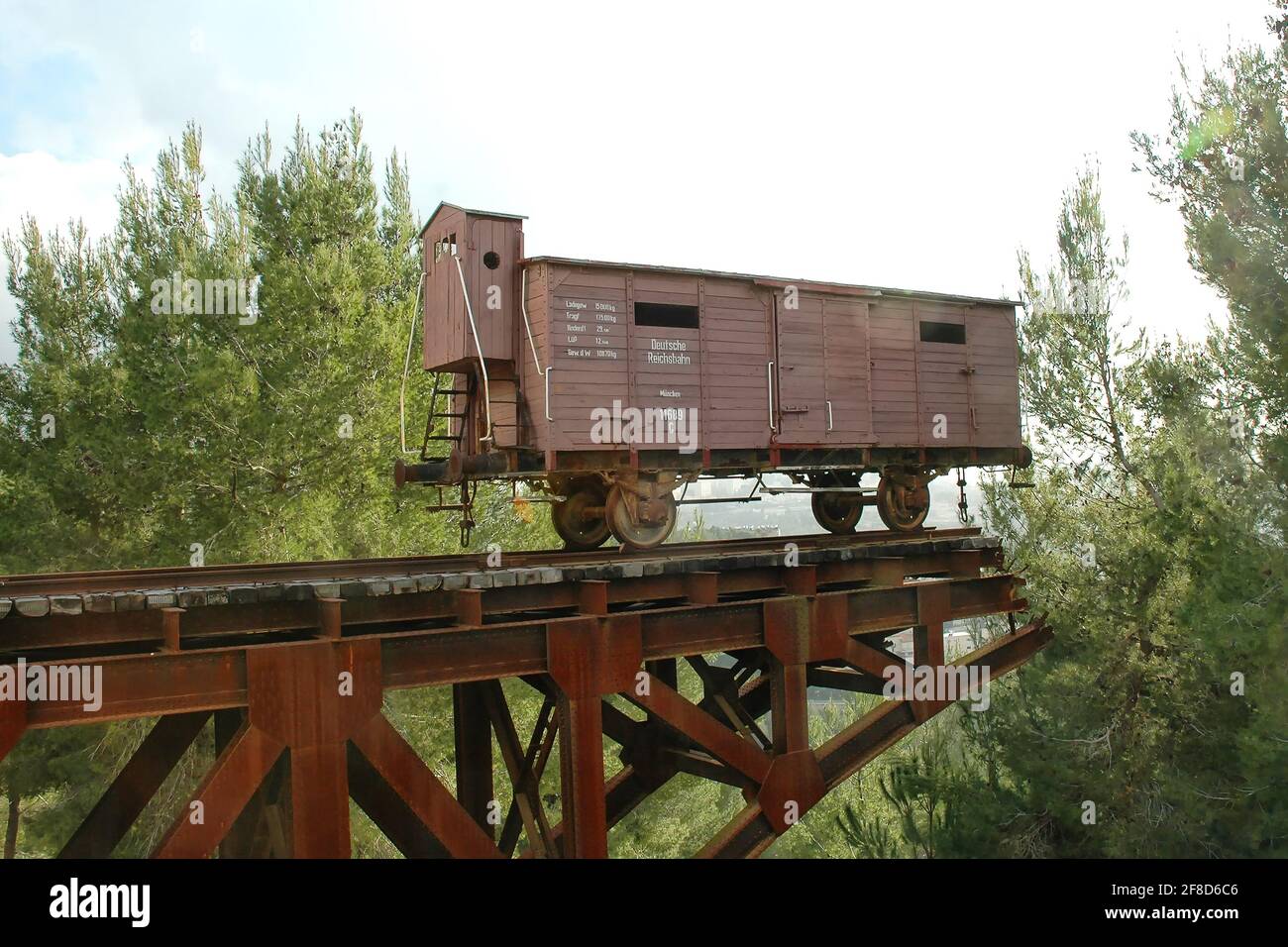 Jerusalem: Cattle car at Yad Vashem Holocaust Memorial Stock Photo - Alamy