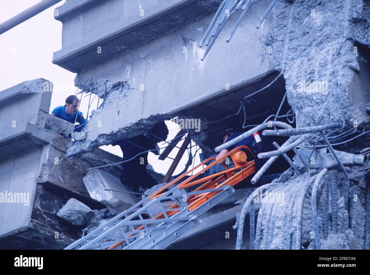 1989 earthquake freeway hi-res stock photography and images - Alamy