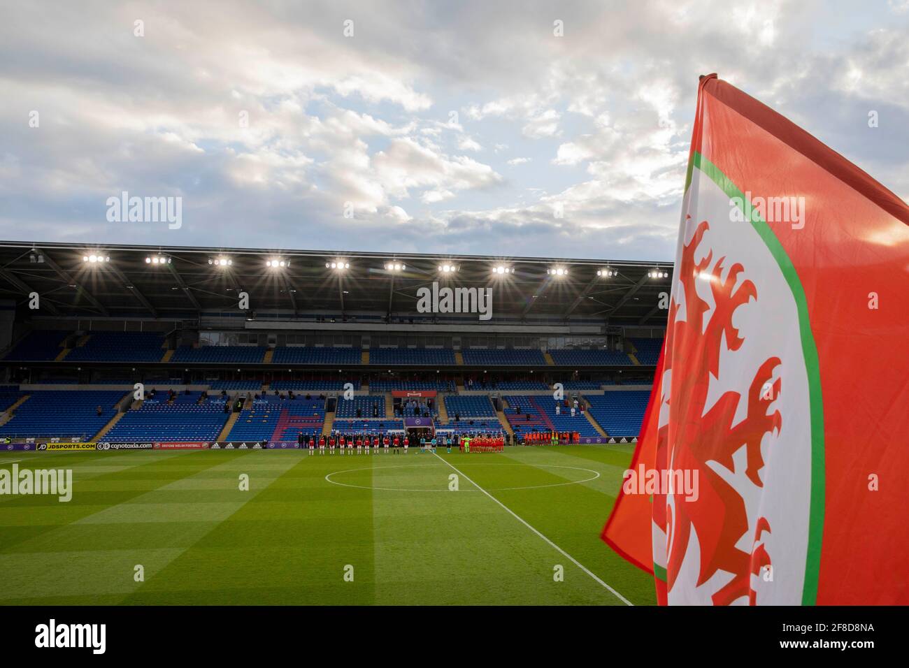 Soccer players line up women hi-res stock photography and images - Alamy