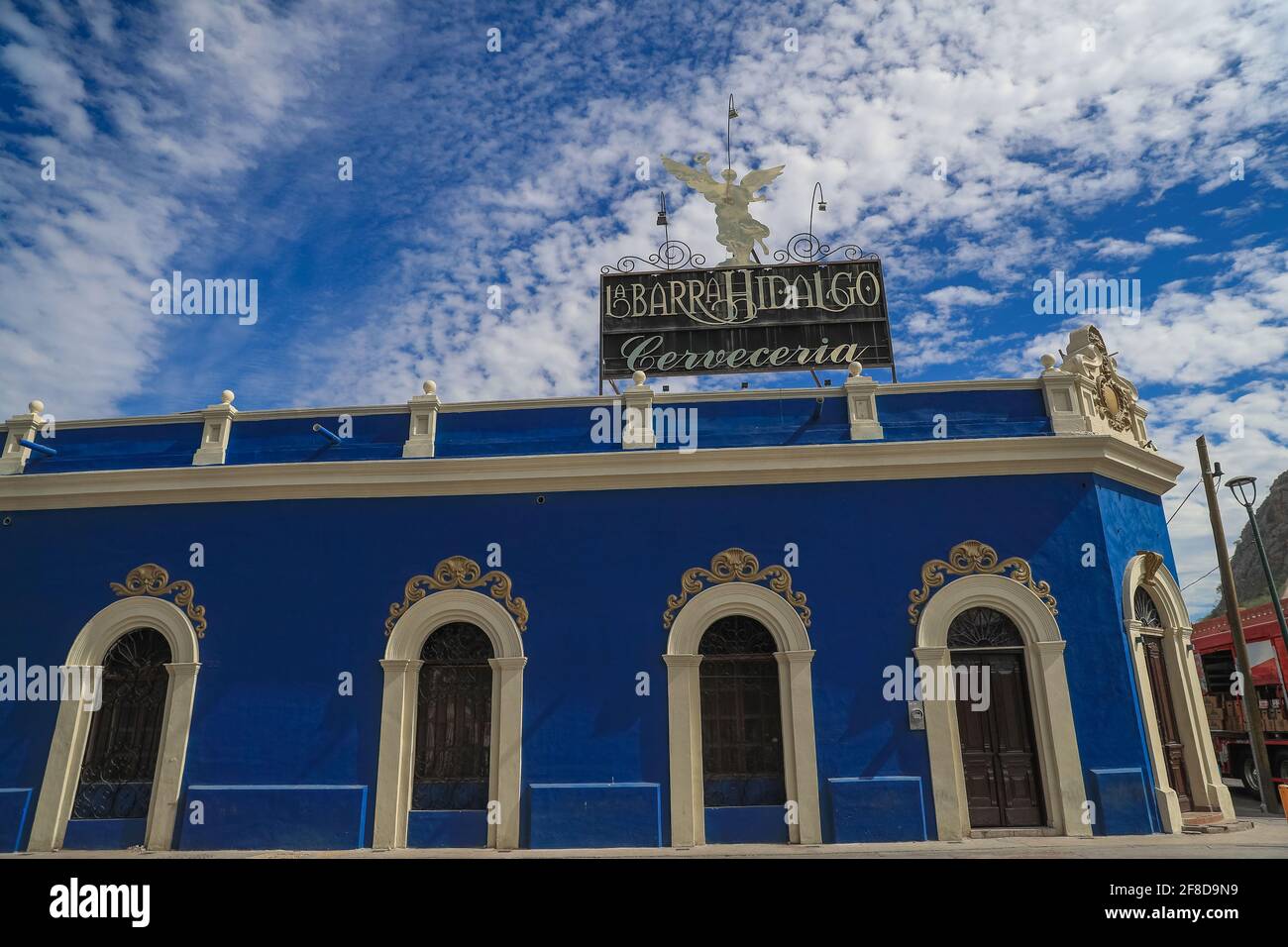Fachada de la barra hi-res stock photography and images - Alamy