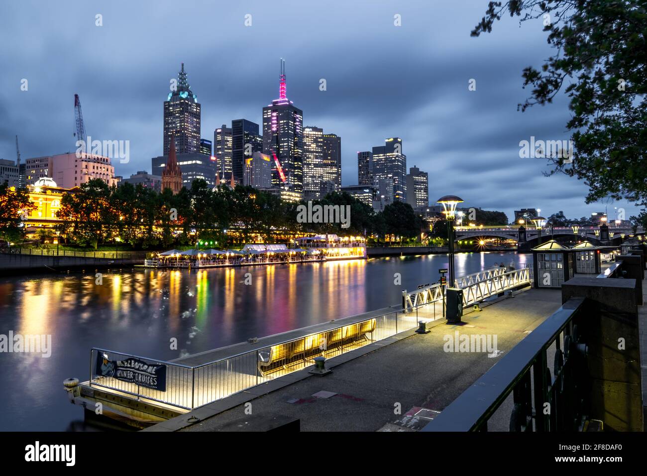 MELBOURNE, AUSTRALIA - Jan 26, 2021: Melbourne evening with Yarra river ...