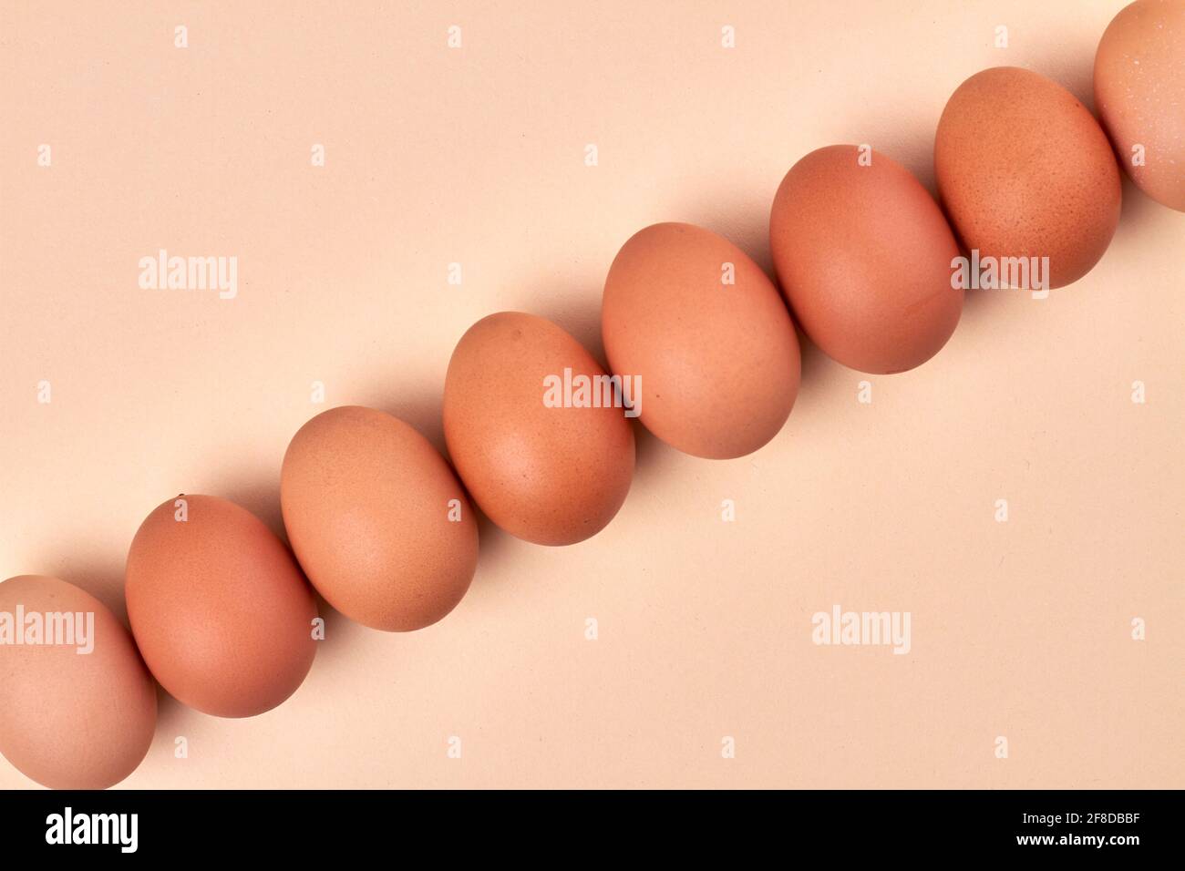 Diagonal line made of eggs Stock Photo - Alamy