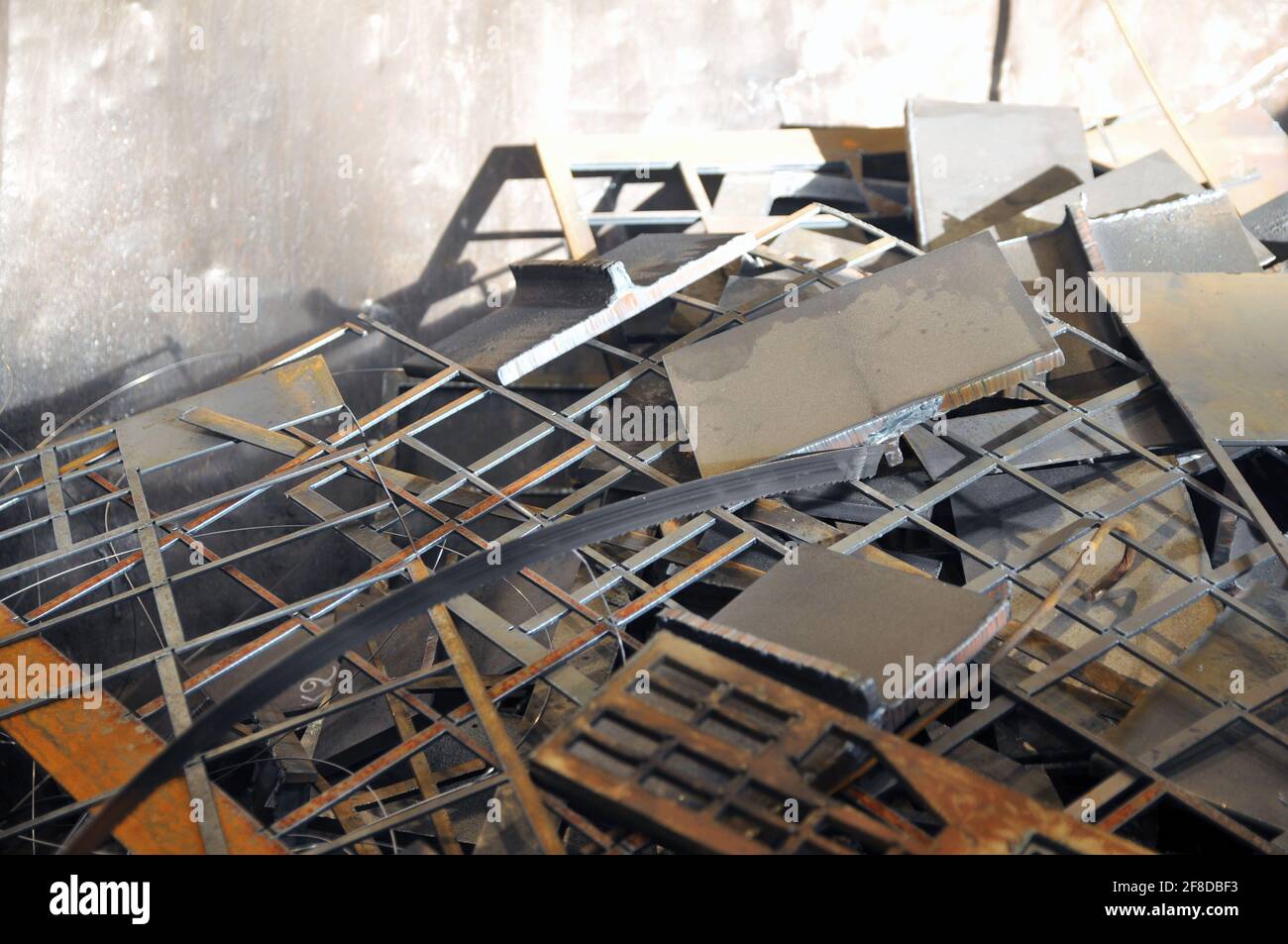 Steel scrap hi-res stock photography and images - Alamy