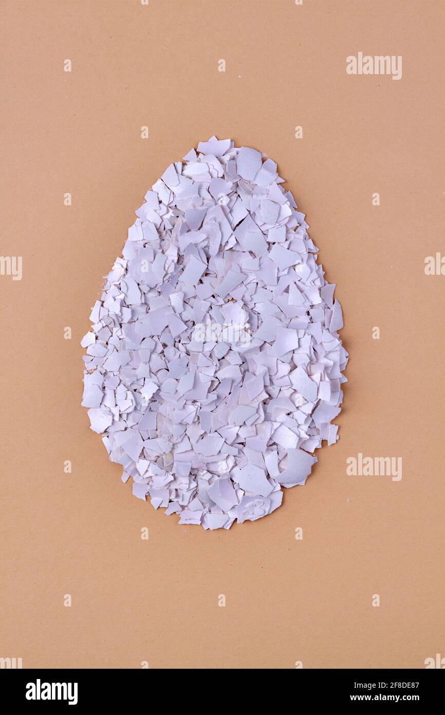 Big egg made of eggshell shards Stock Photo - Alamy
