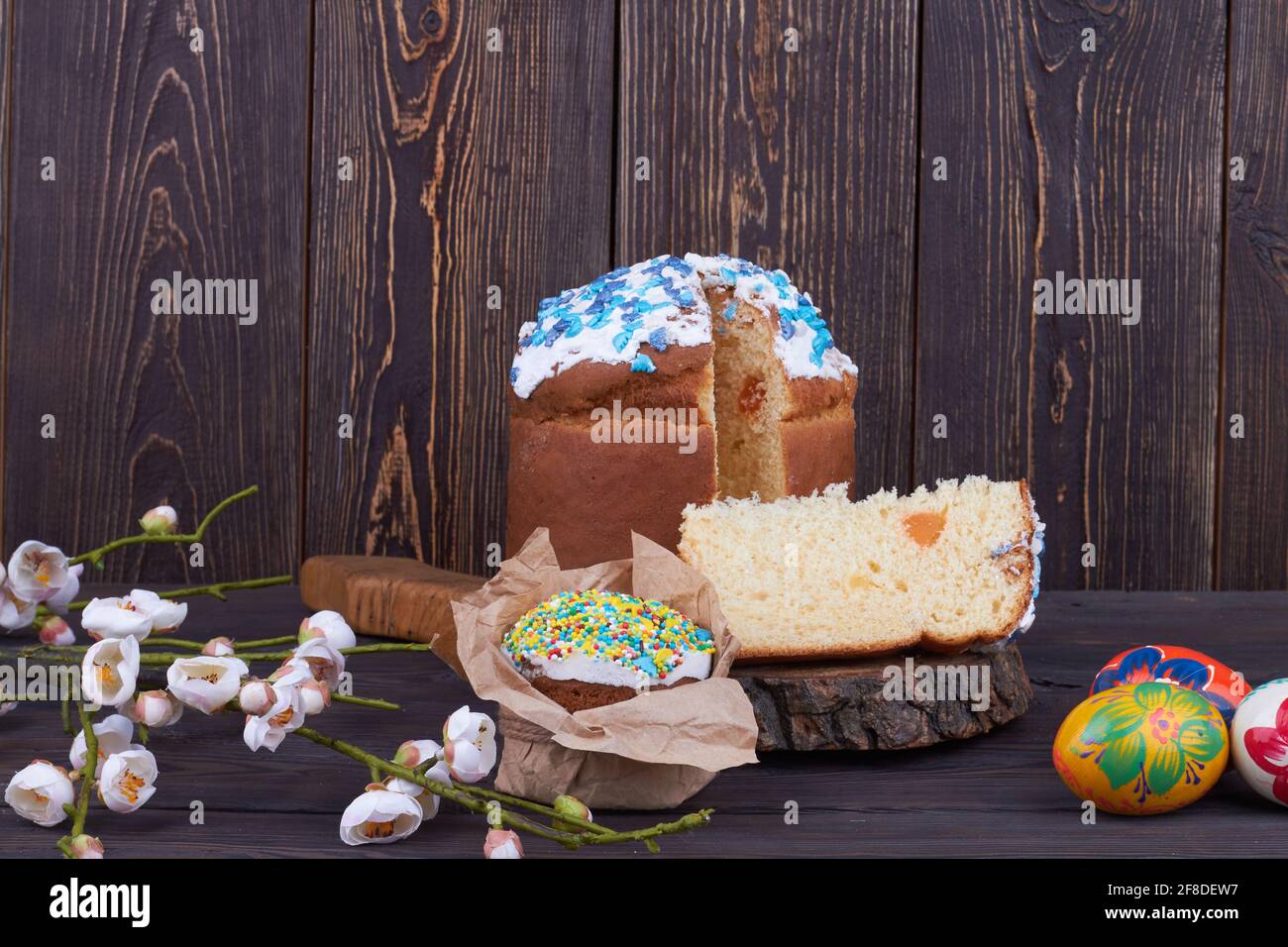Easter bakery with eggs and flowers Stock Photo - Alamy