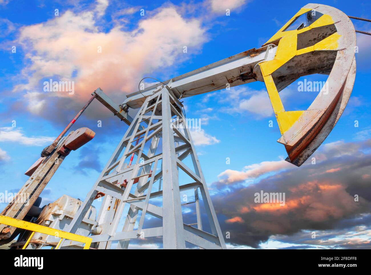 Mechanically lift hi-res stock photography and images - Alamy