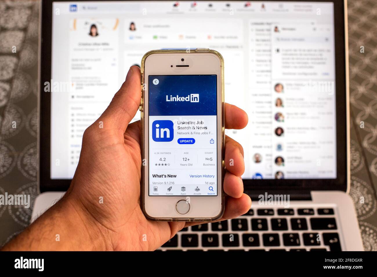 Linkedin App High Resolution Stock Photography and Images - Alamy