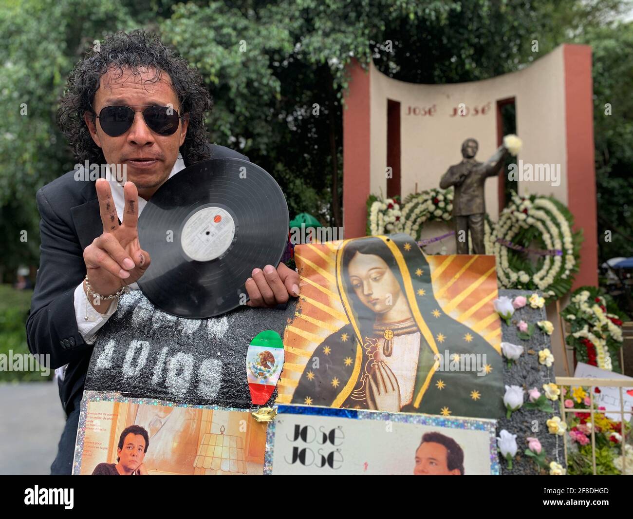 Juan Nava admirer of José José "El Principe de la Cancion" asks to ...