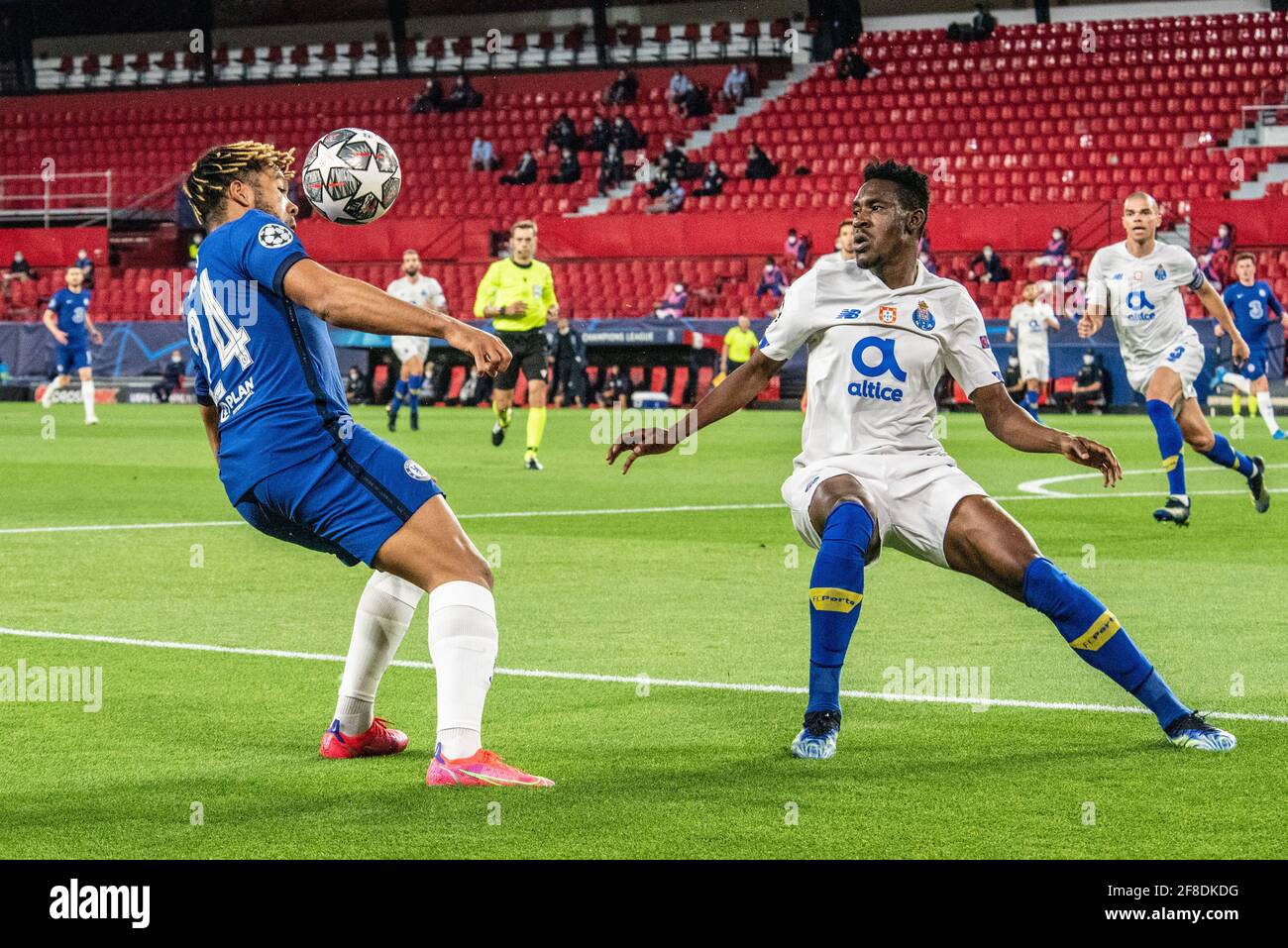 Chelsea porto uefa champions league hi-res stock photography and images ...