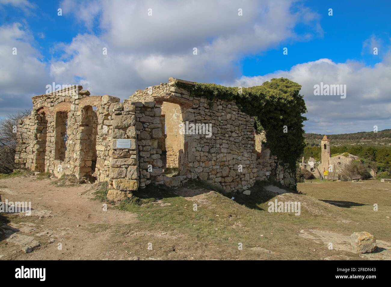 Covered ruins hi-res stock photography and images - Alamy