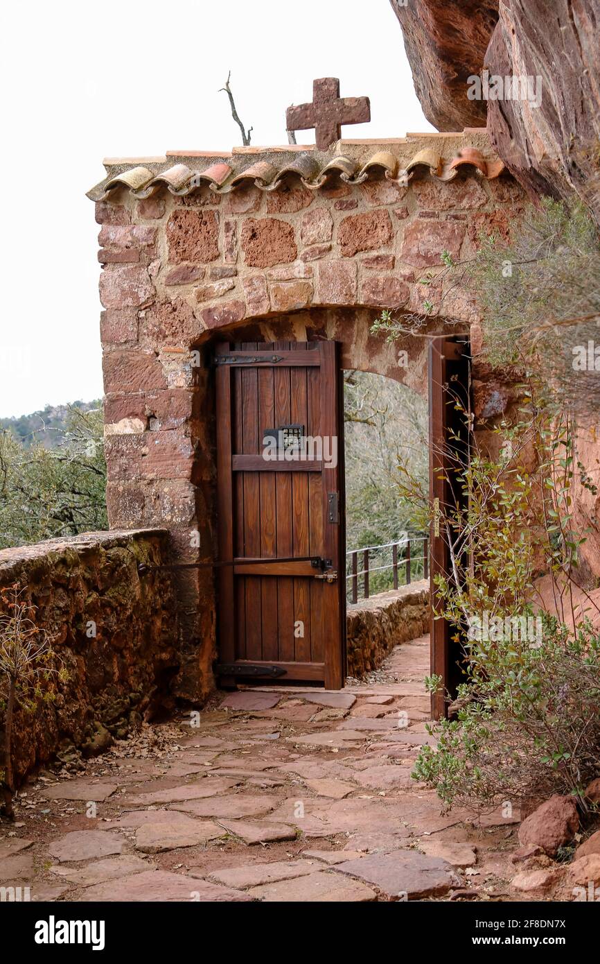 Cross on wooden door hi-res stock photography and images - Alamy