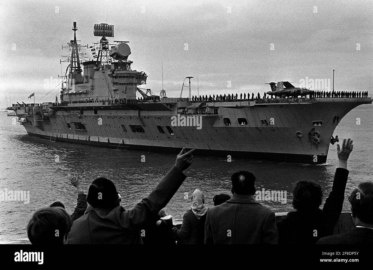 AJAXNETPHOTO. 26TH JANUARY, 1972. PORTSMOUTH, ENGLAND. - LAST ENTRY ...