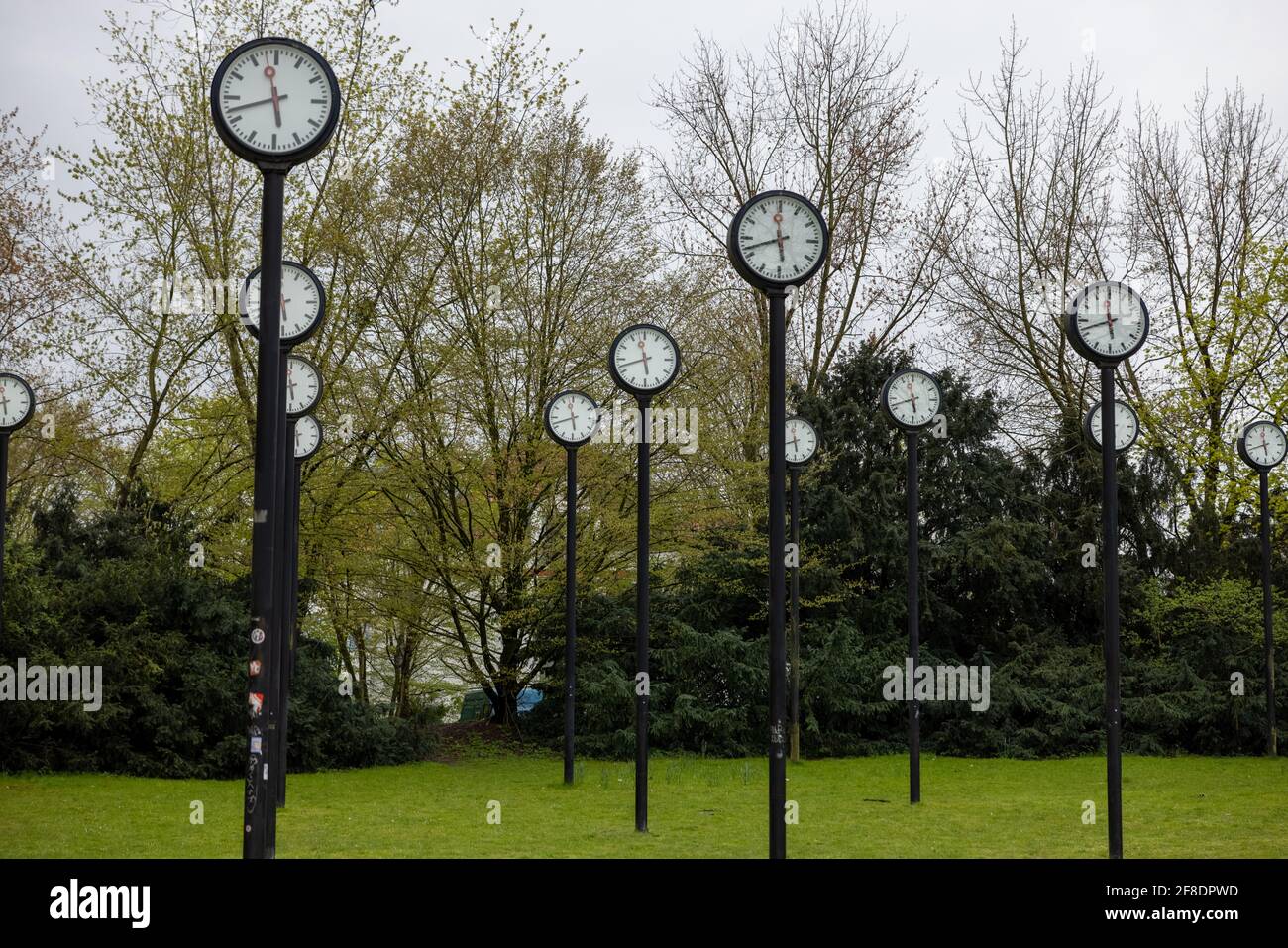 Park clocks hi-res stock photography and images - Alamy