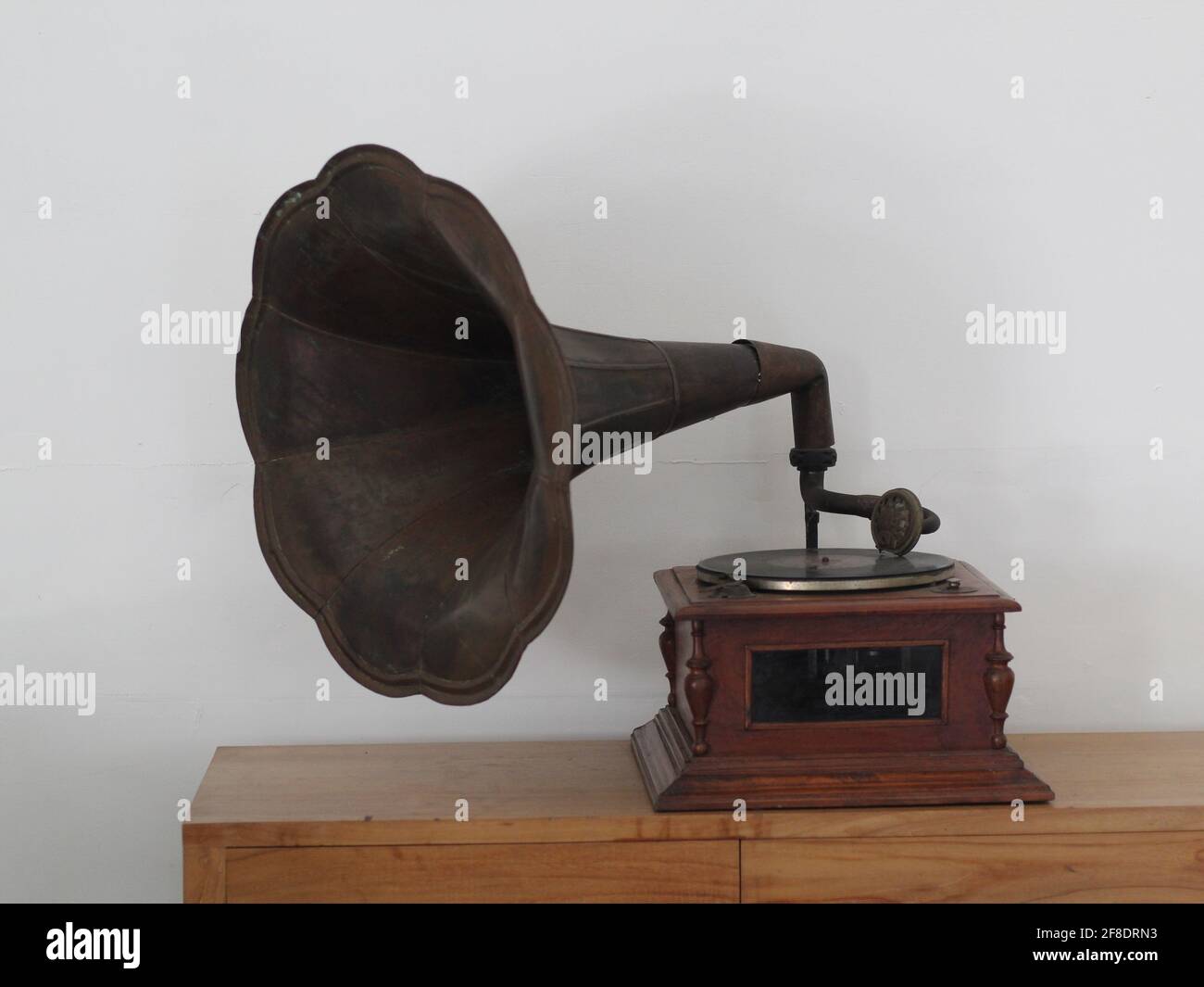 Old vintage collection house. Lamp, gramophone, telephone, horse-drawn ...