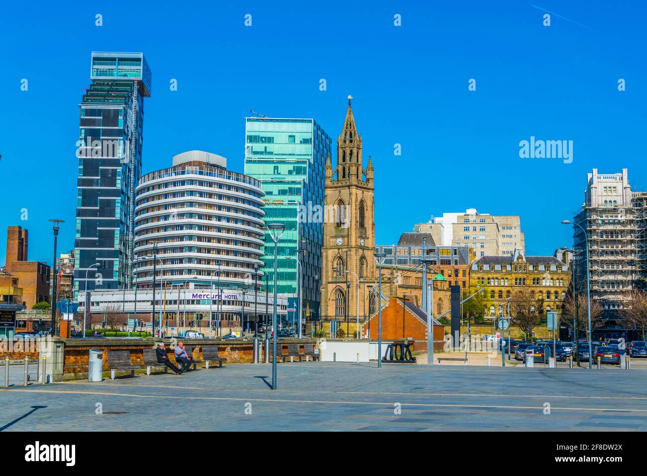 St nicholas church liverpool pier hi-res stock photography and images ...