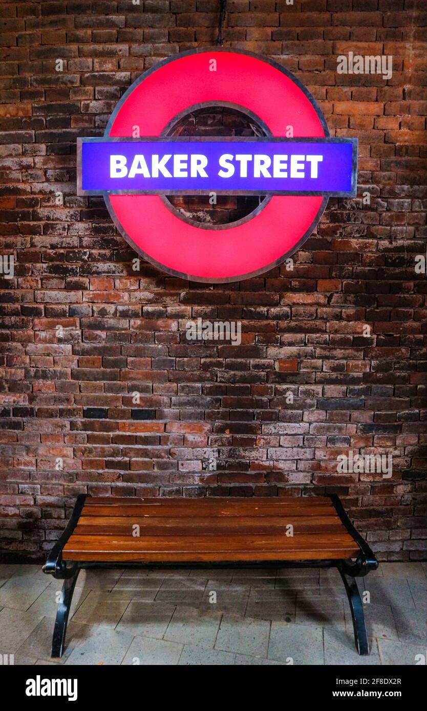 Baker street underground station hi-res stock photography and images ...