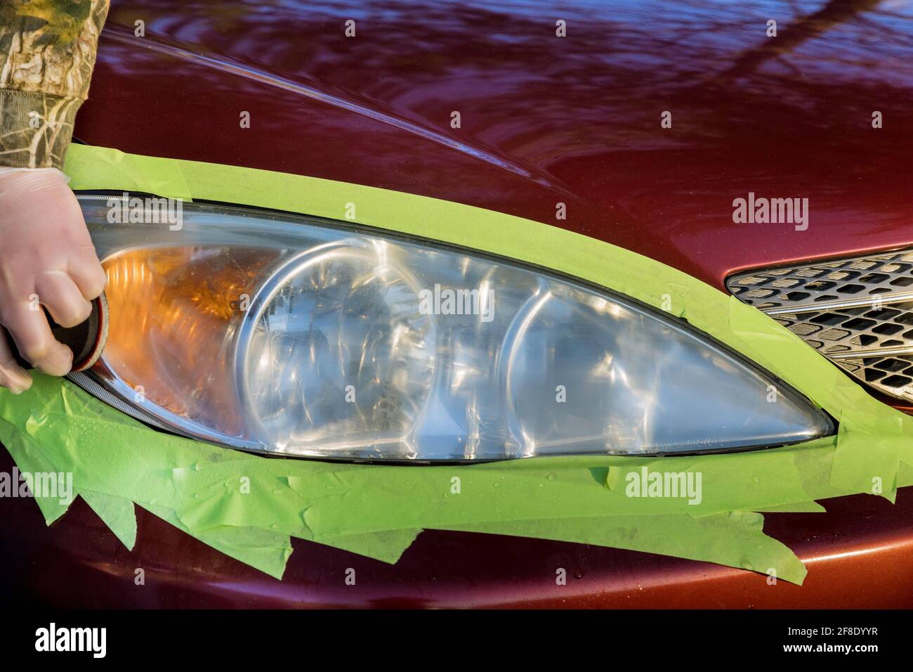 Detailing of car headlights with polishing machine with service station ...