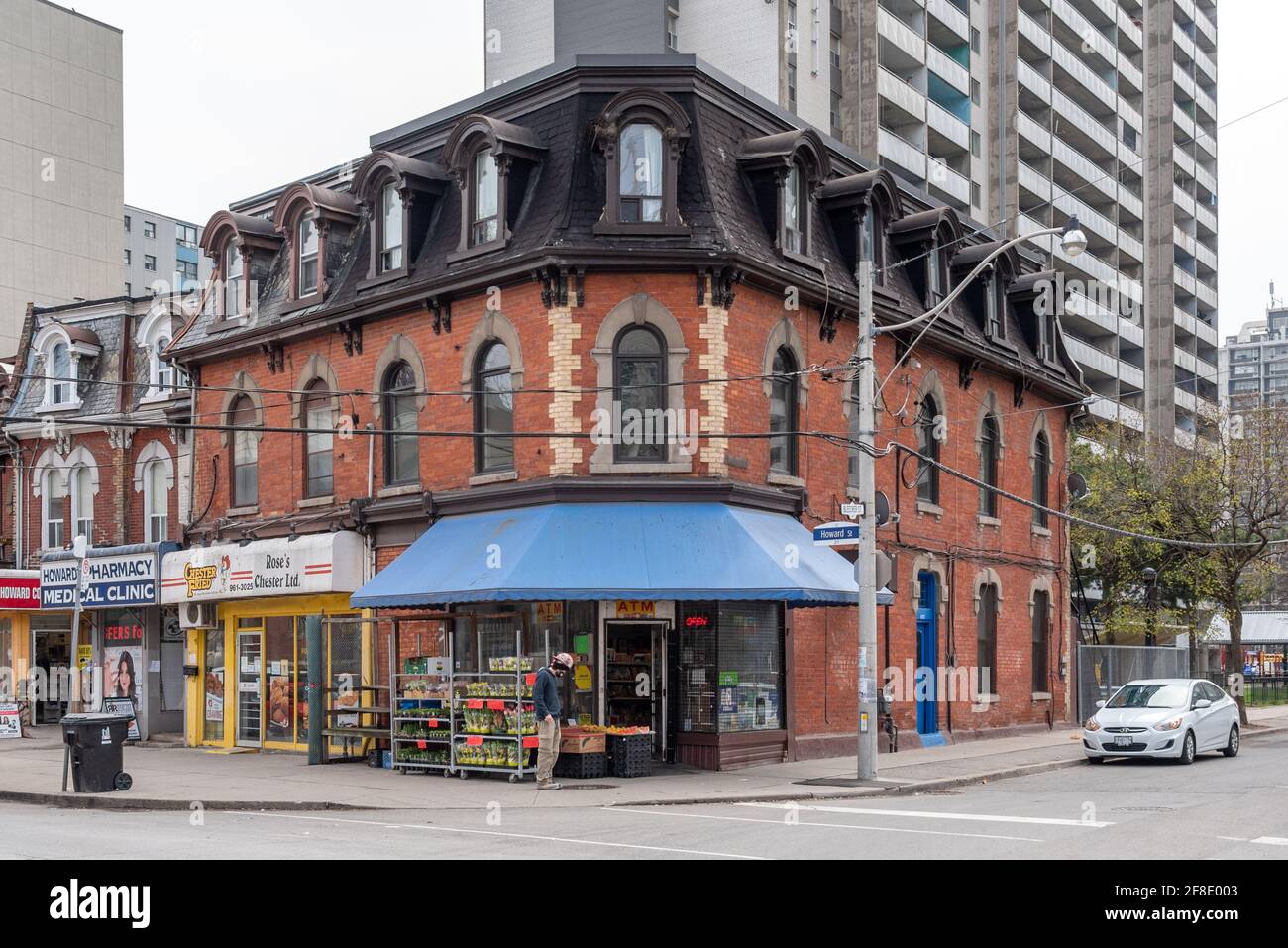 Colonial style architecture buildings in the vicinity of Bloor and ...