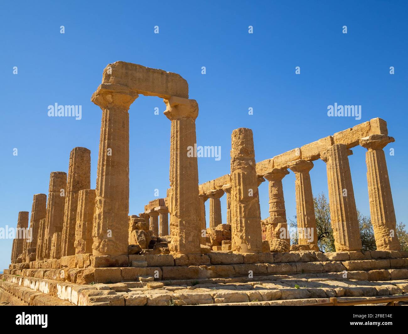 Doric columns temple hera hi-res stock photography and images - Alamy