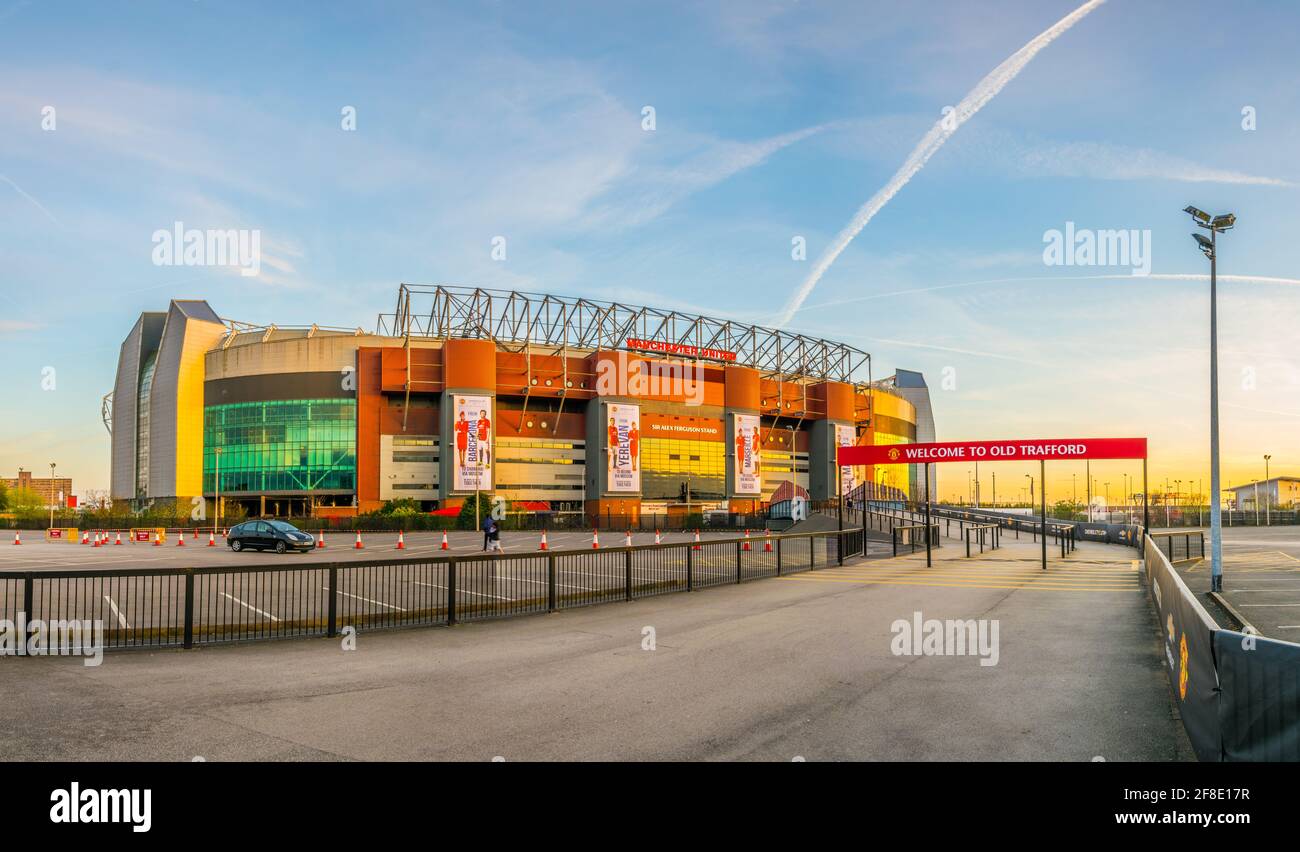 Manchester united at sunset hi-res stock photography and images - Alamy