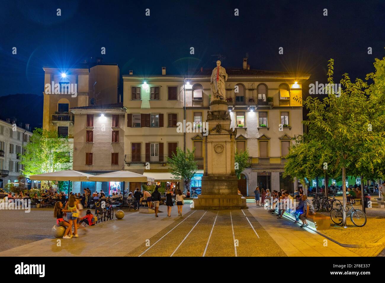 COMO, ITALY, JULY 17, 2019: Night view of people strolling on Piazza ...