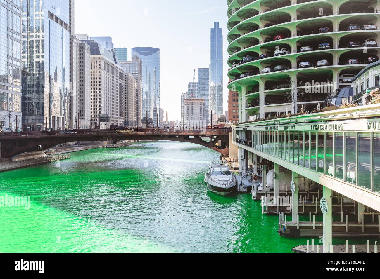 Chicago river green hi-res stock photography and images - Alamy
