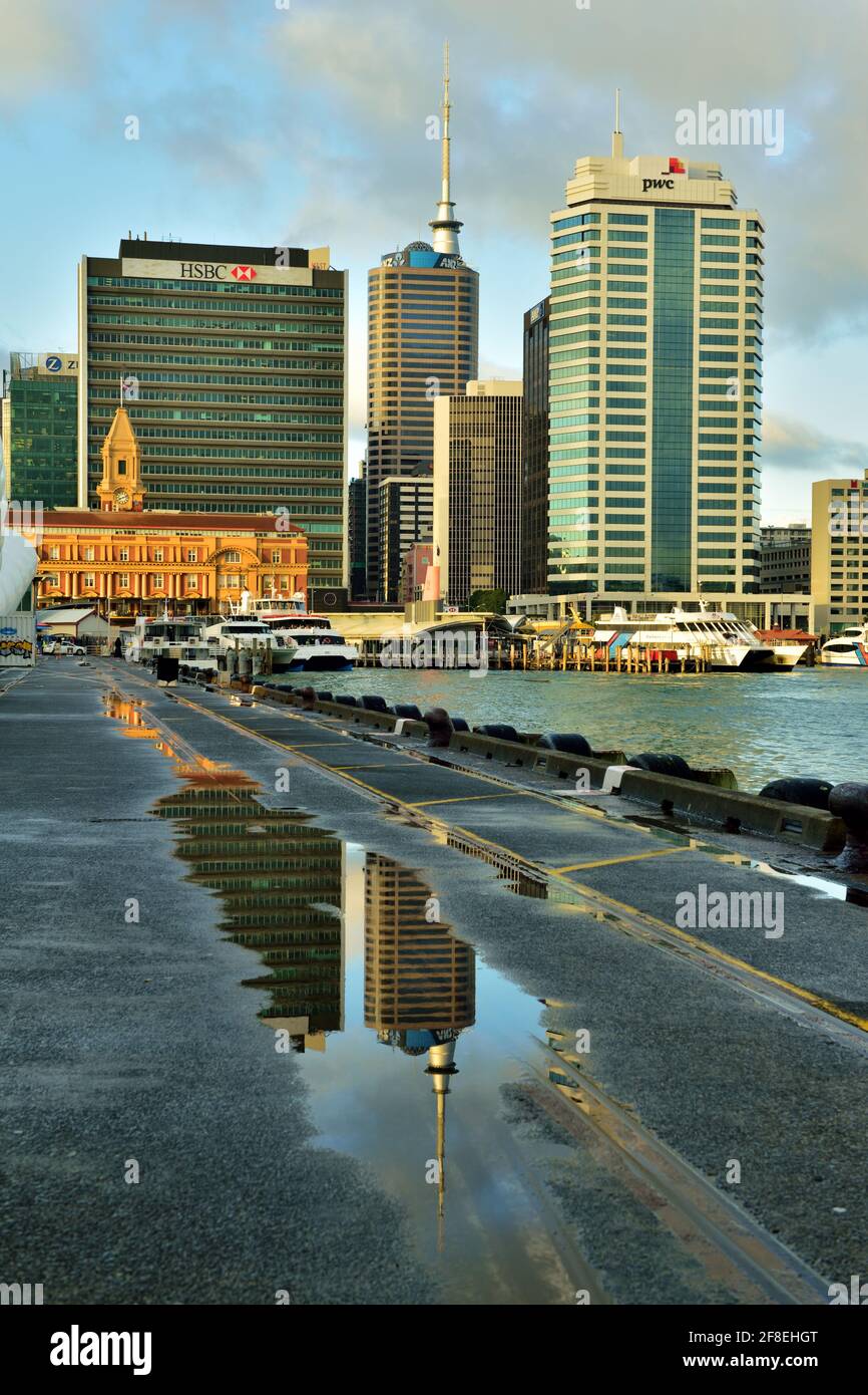 Auckland downtown morning skyline hi-res stock photography and images ...
