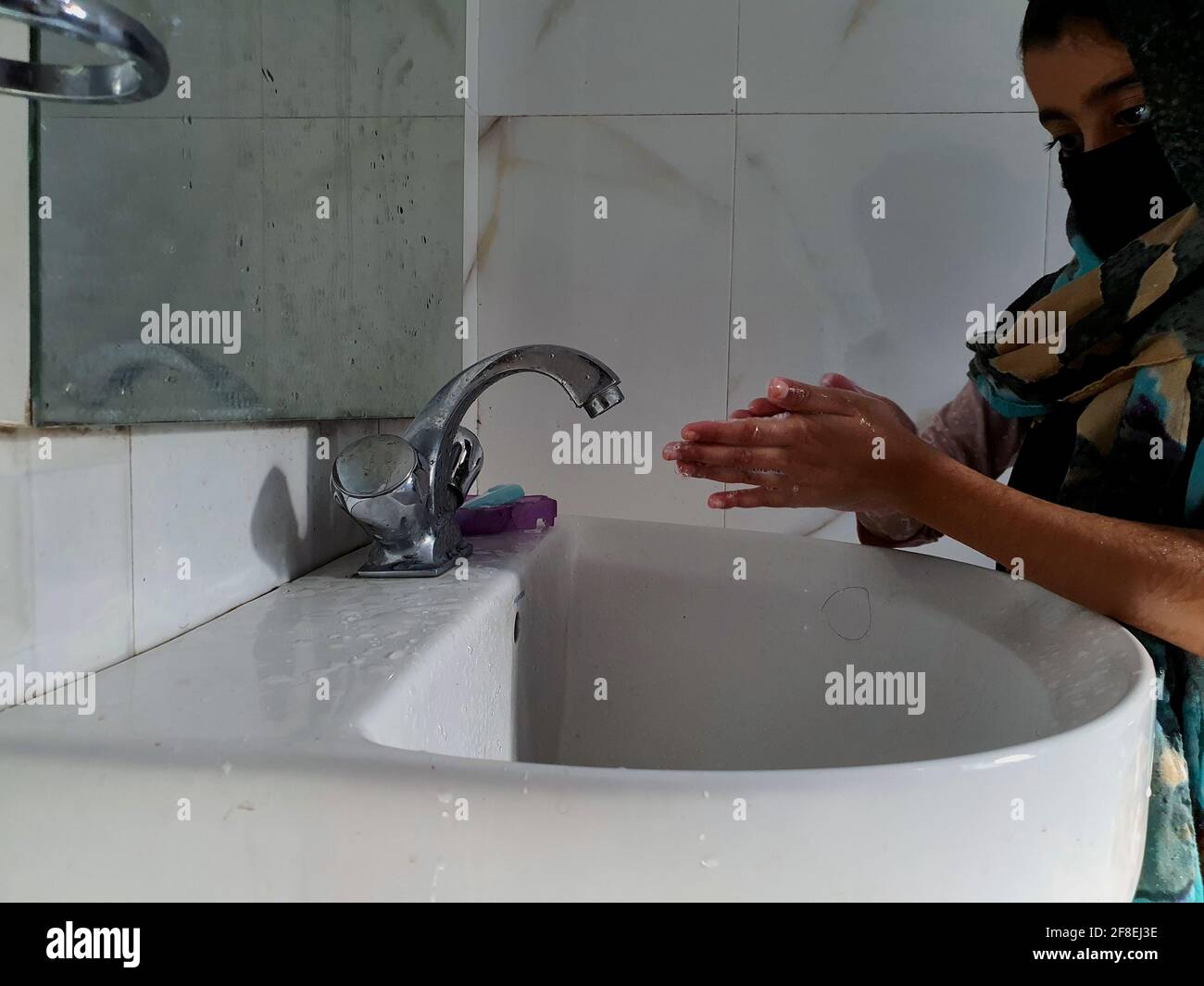 Face covered cloth hi-res stock photography and images - Alamy