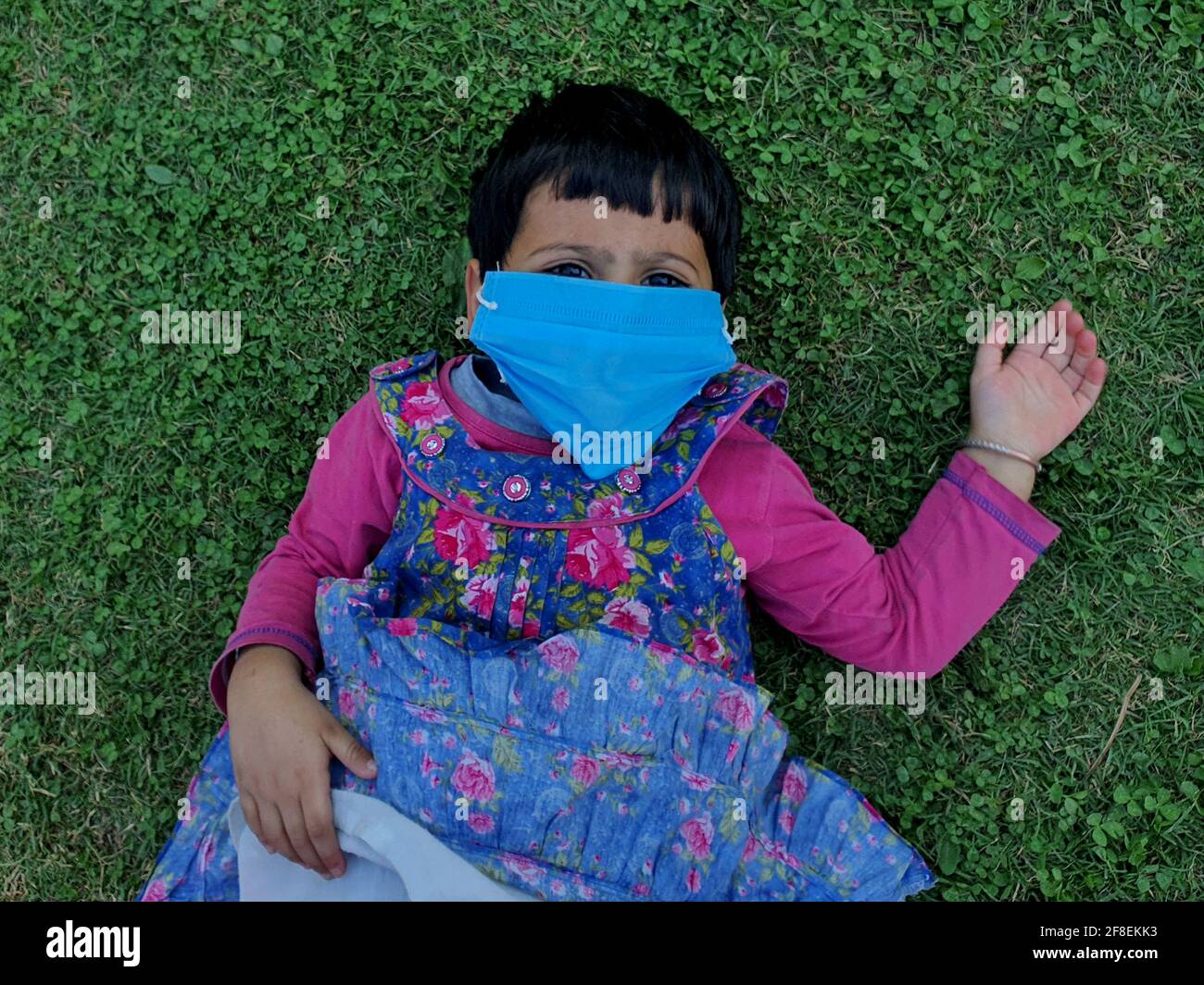 Children with mask hi-res stock photography and images - Alamy