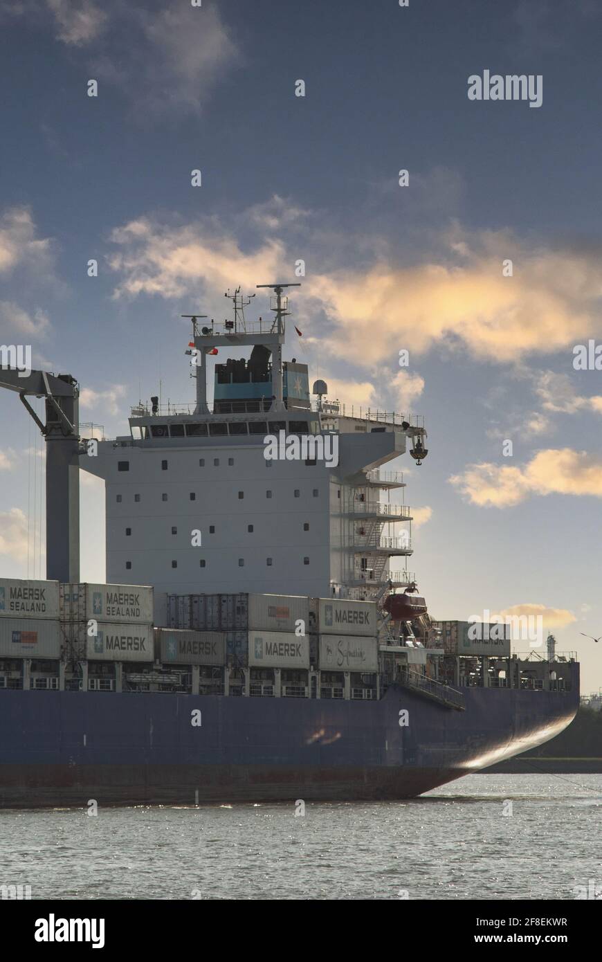 Container ship stern propeller hi-res stock photography and images - Alamy