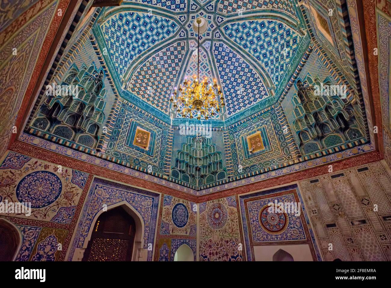 Muqarnas blue mosque hi-res stock photography and images - Alamy
