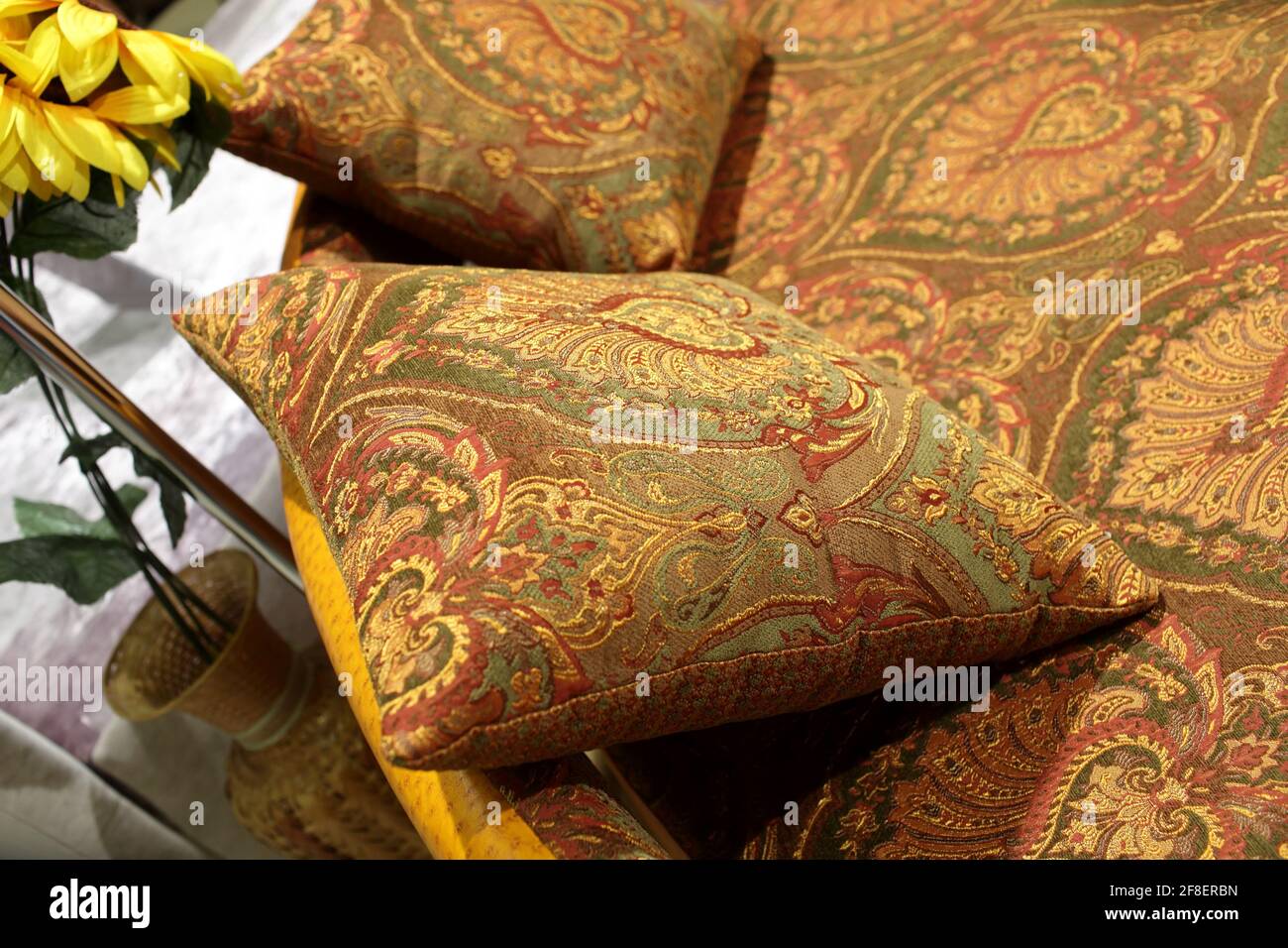 Golden velvet sofa hi-res stock photography and images - Alamy