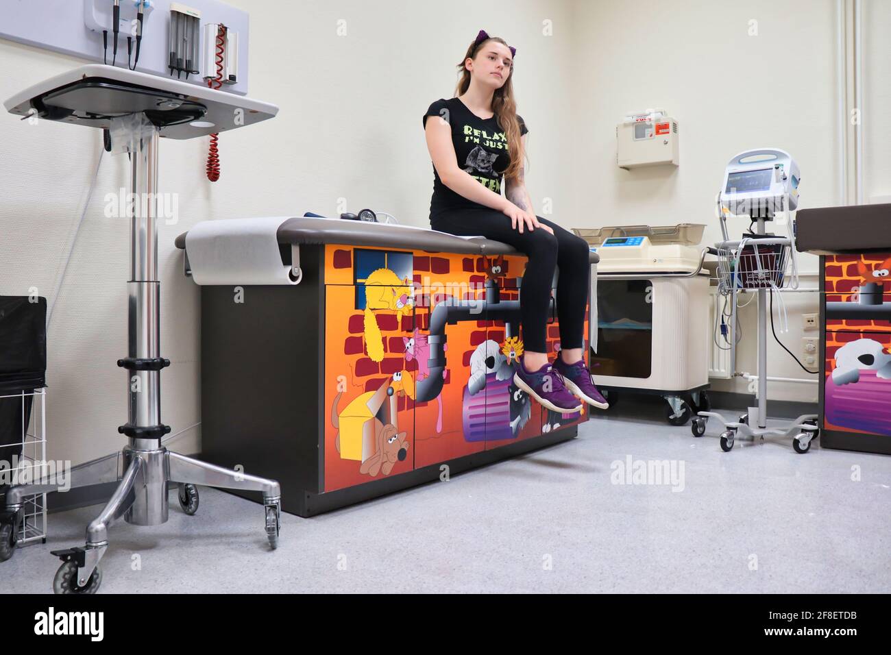 Hospital lobby kid hi-res stock photography and images - Alamy