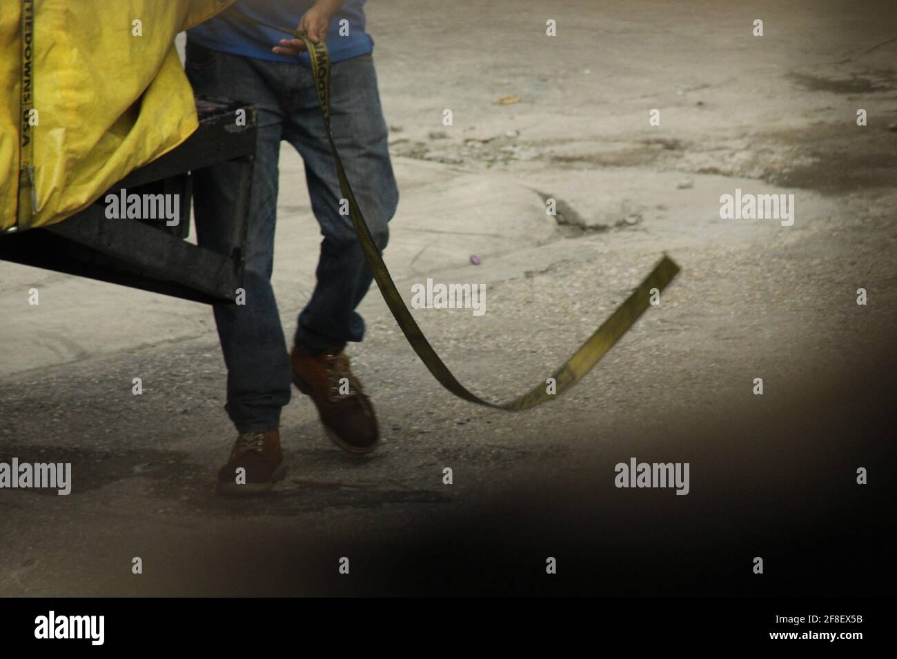 Strapping a lorry hi-res stock photography and images - Alamy