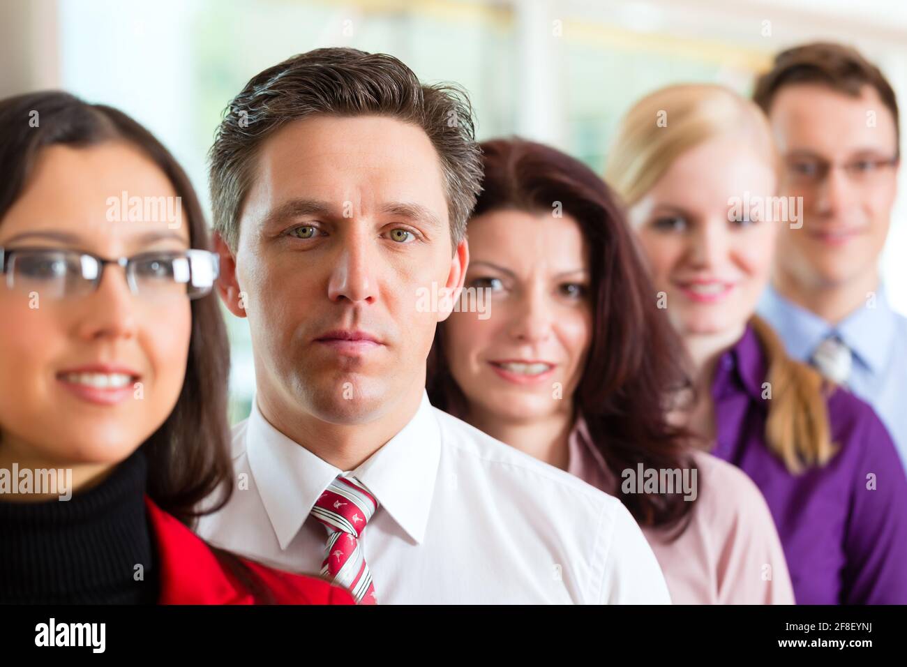 Business people looking viewer hi-res stock photography and images - Alamy