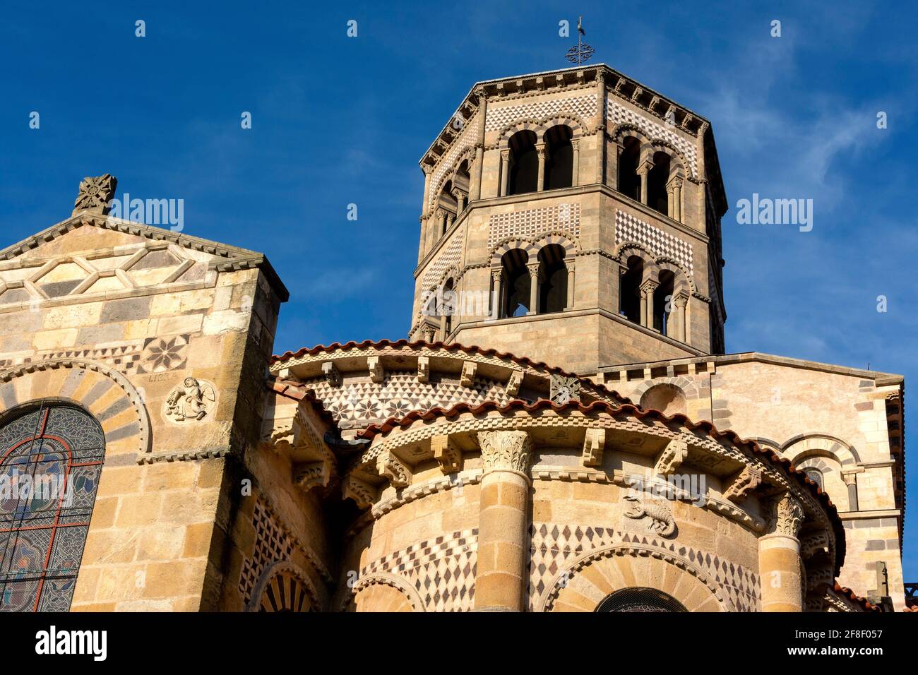 Romanesque churches hi-res stock photography and images - Alamy