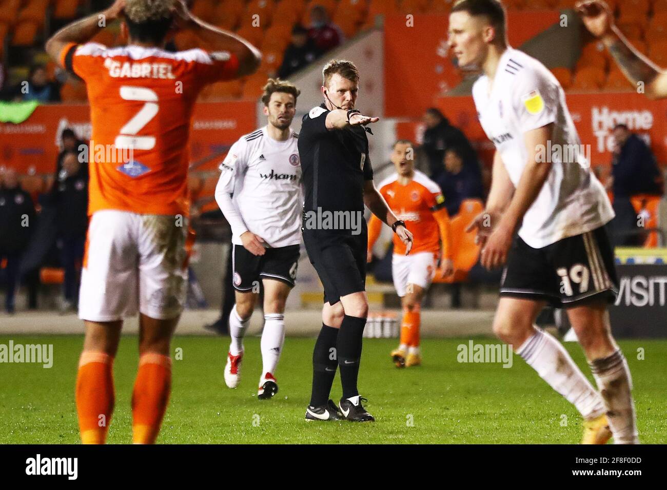 Samuel barrott referee hi-res stock photography and images - Alamy
