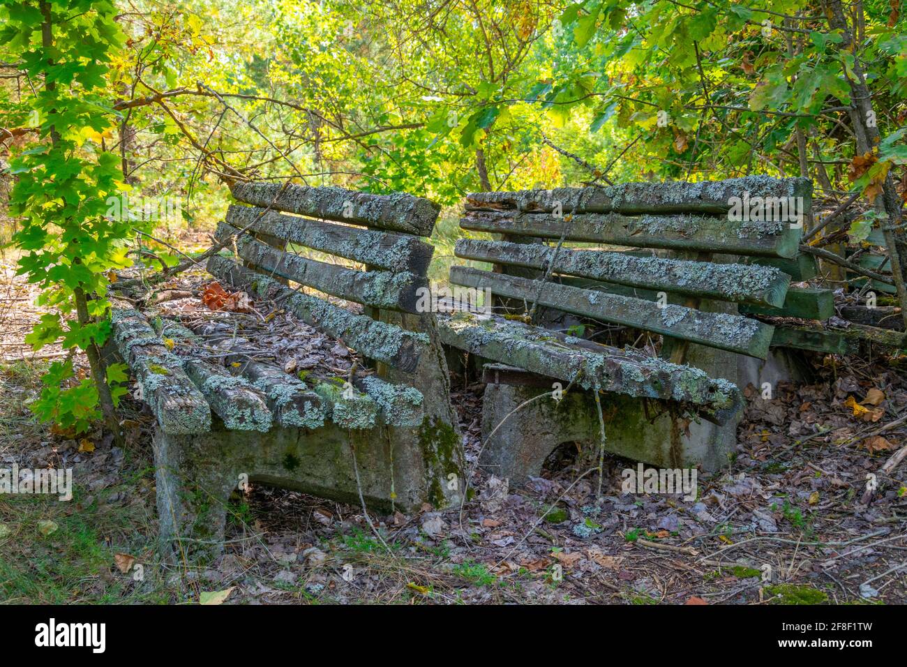 Broken benches hi-res stock photography and images - Alamy