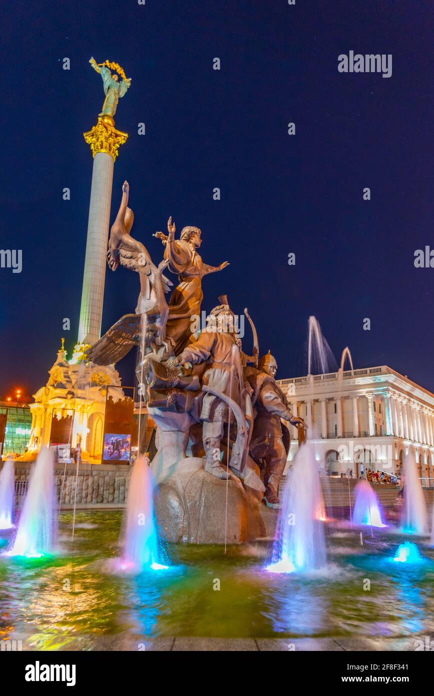 Founders of Kyiv Monument with Independence monument during night, Kiev ...