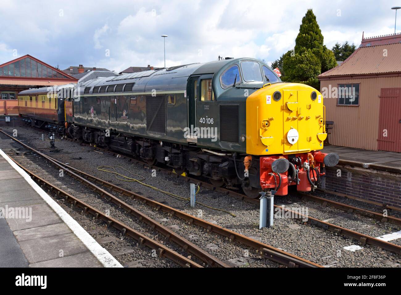 Class 40 diesel locomotive hi-res stock photography and images - Alamy