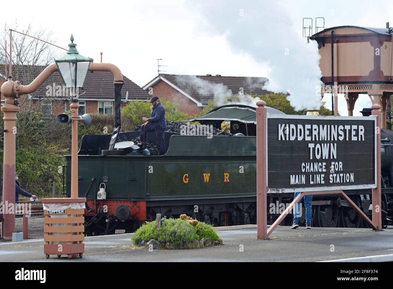 Steam train driver fills ex Great Western locomotive 2857 with water at ...