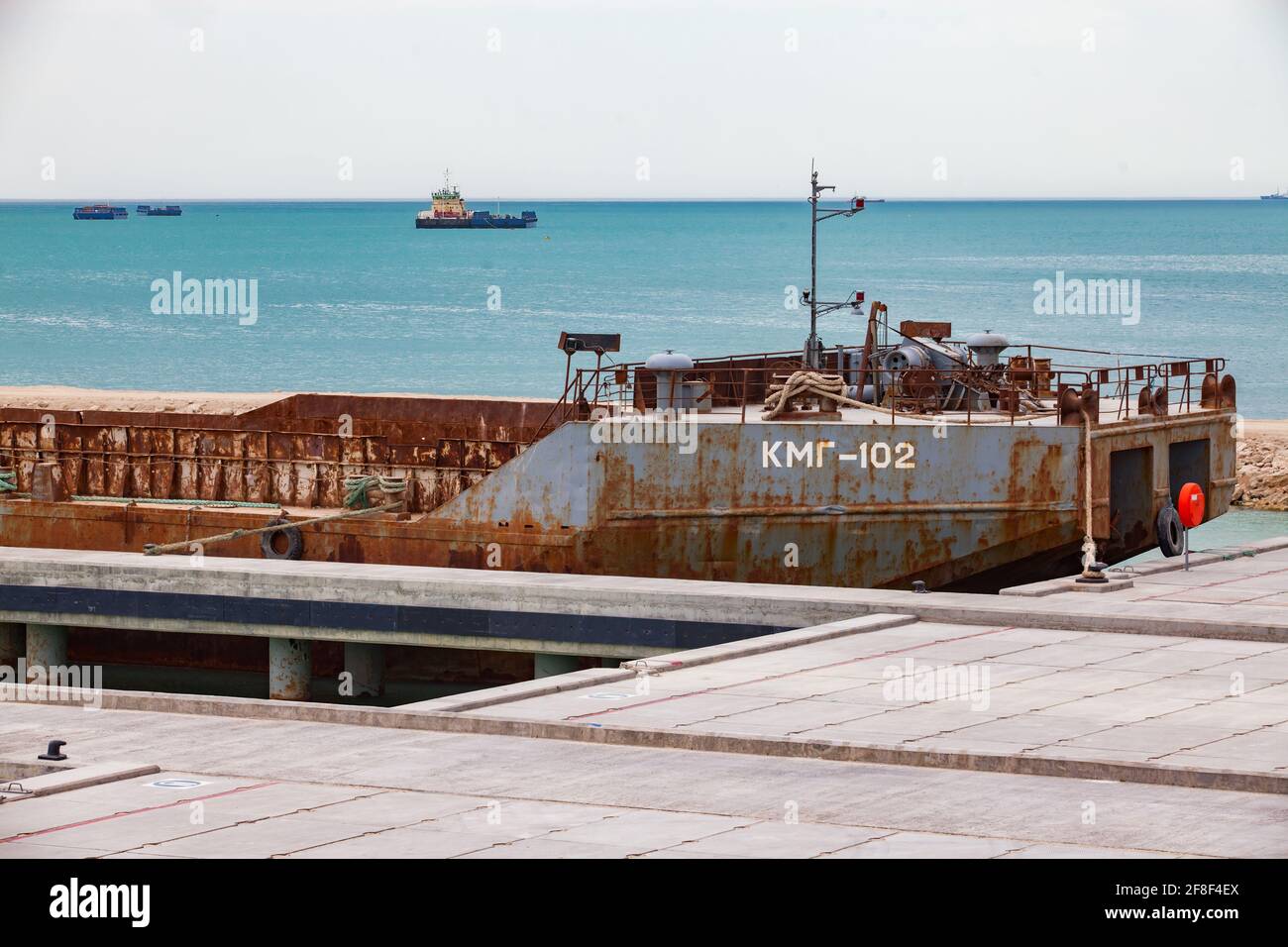 Self propelled barge hi-res stock photography and images - Alamy
