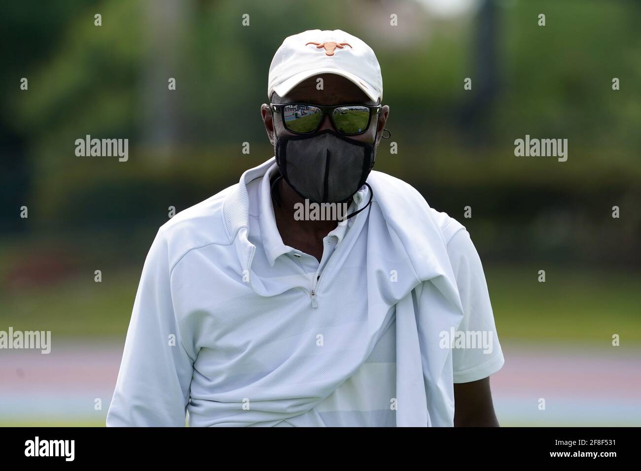 Texas Longhorns coach Edrick Floreal wears a face mask during the ...