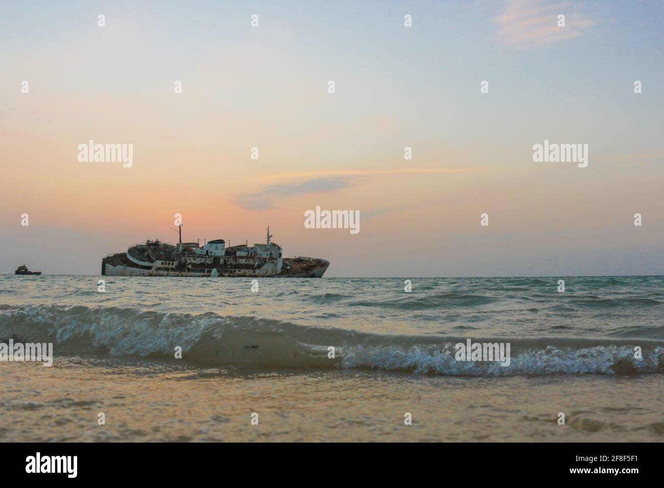 Shipwreck in jeddah saudi hi-res stock photography and images - Alamy