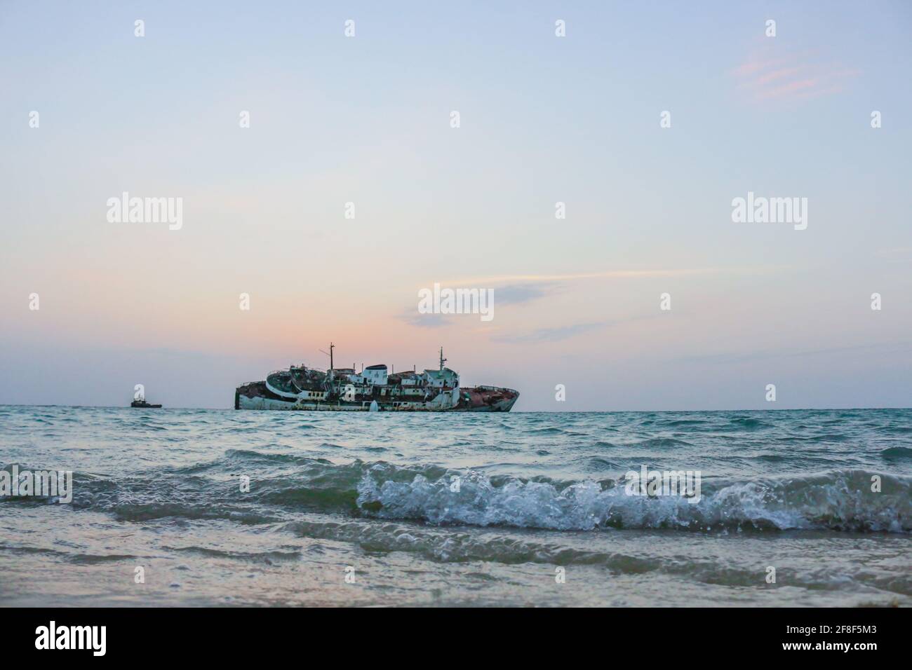 Shipwreck in jeddah saudi hi-res stock photography and images - Alamy
