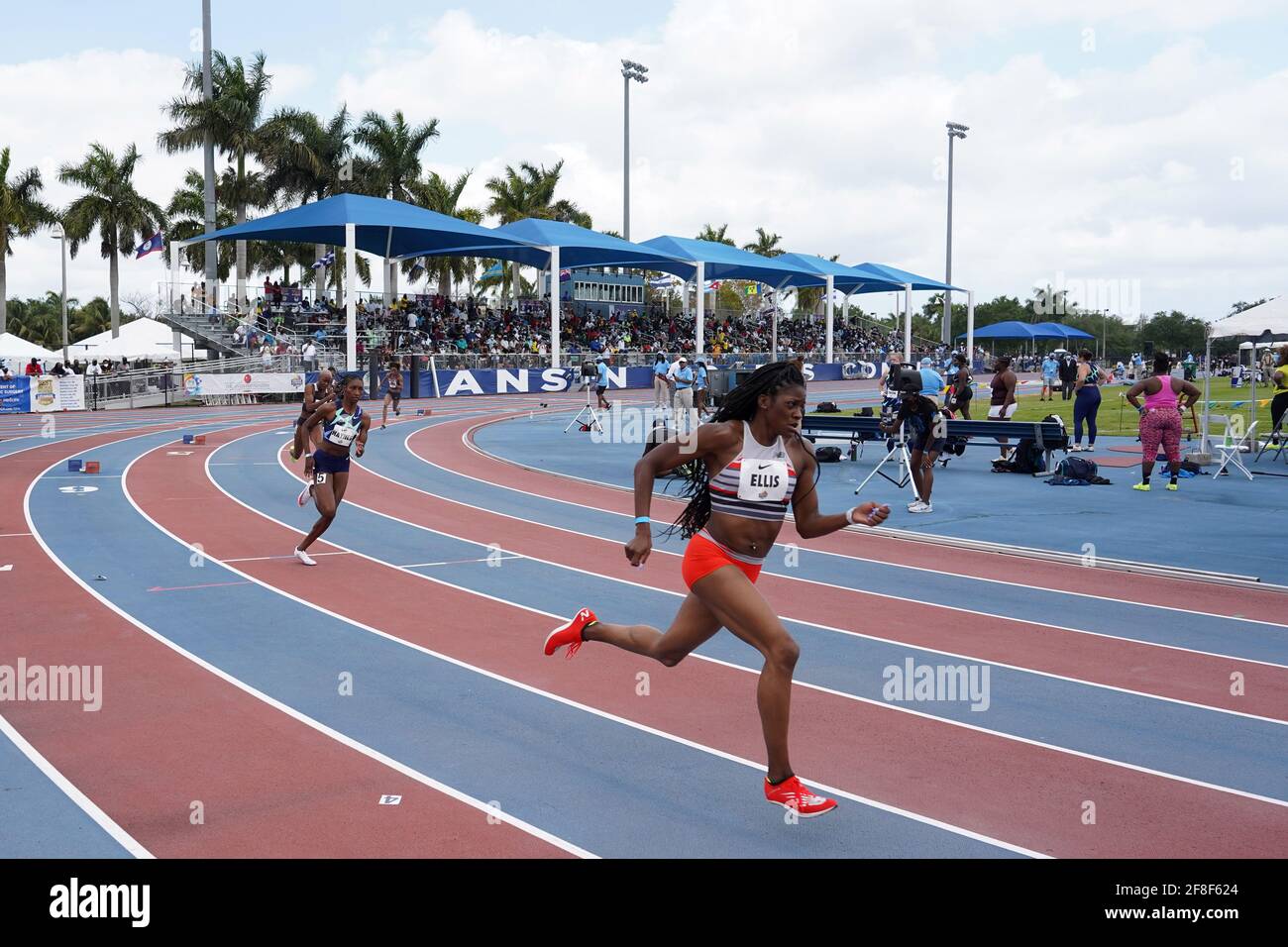 400m start hi-res stock photography and images - Alamy