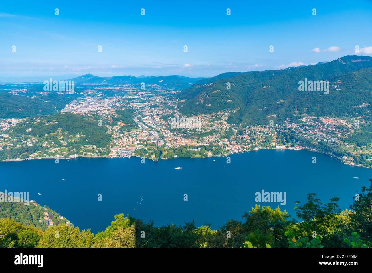 Como cernobbio lakefront hi-res stock photography and images - Alamy