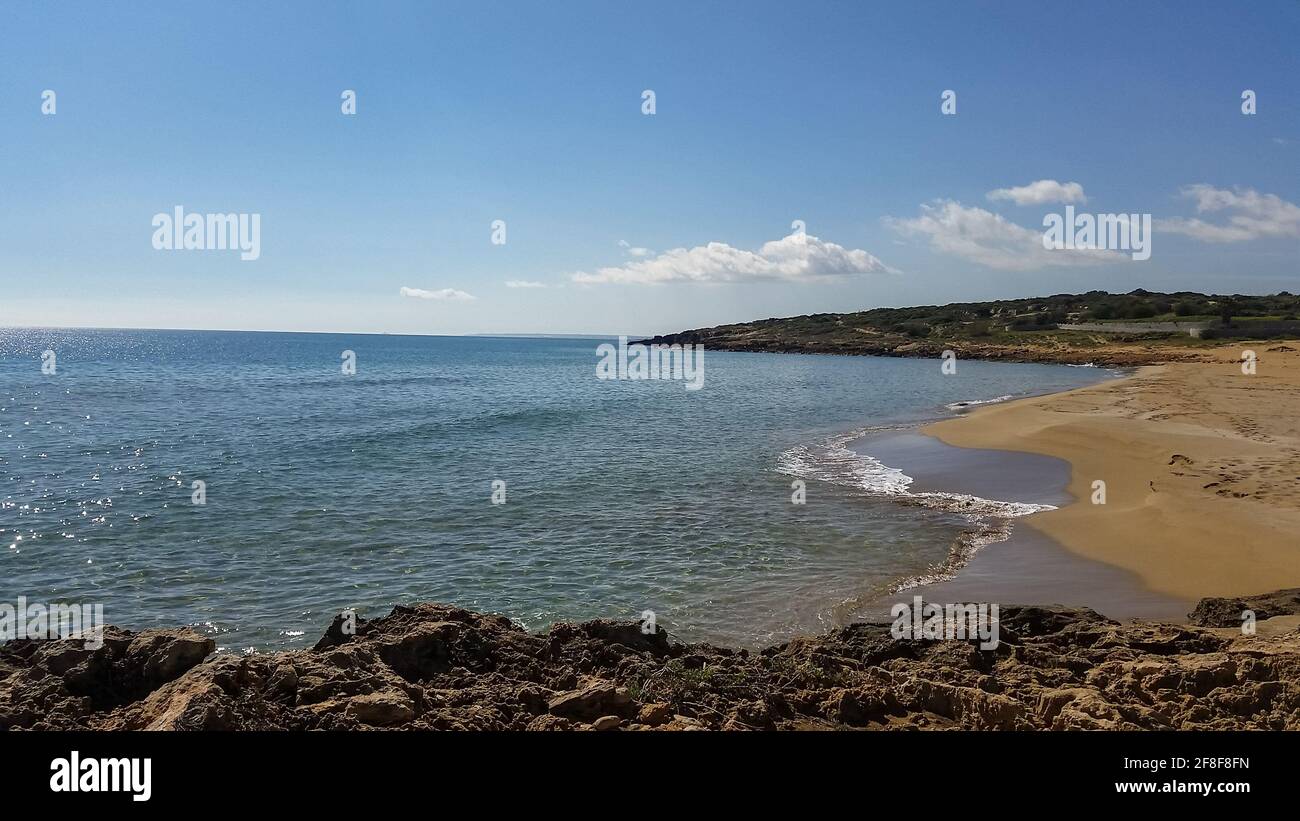 Horizontal shot of Pizzuta beach, Syracuse, Italy Stock Photo - Alamy